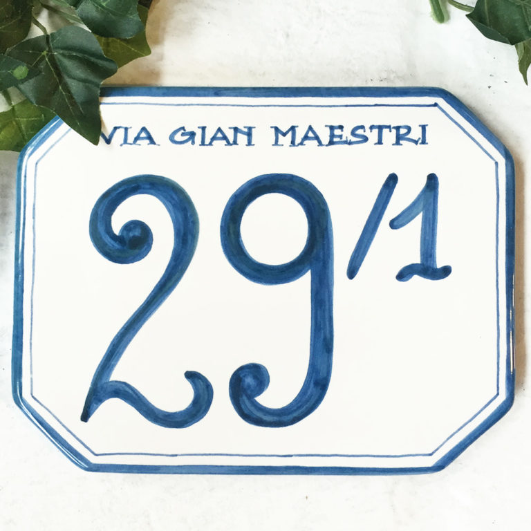 Numero Civico in Ceramica Ottagonale Semplice Dipinto a Mano | Olallà