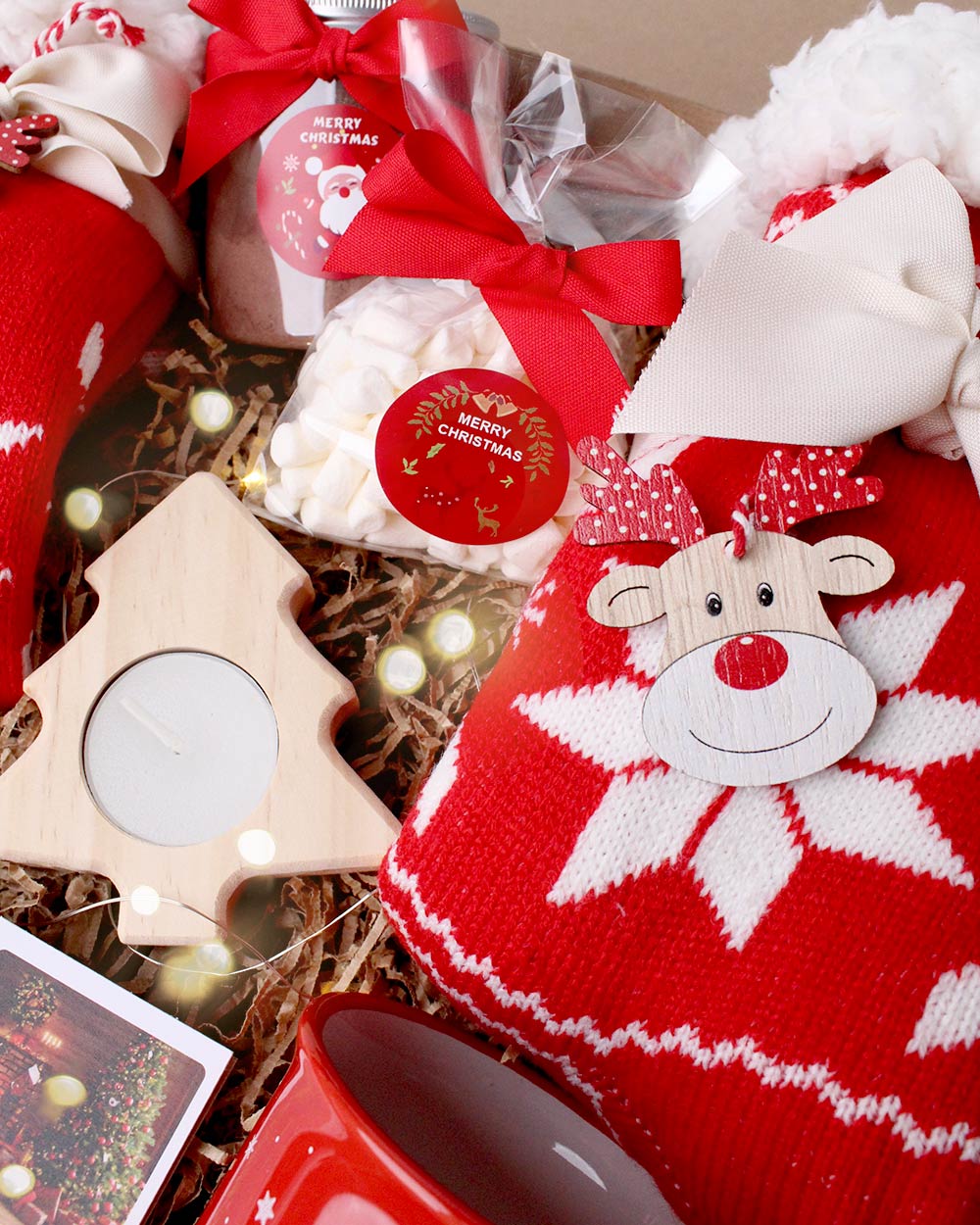 Gift Box "Coccole per Due" con Calzini Natalizi, Dolci Sorprese, Tazze ...